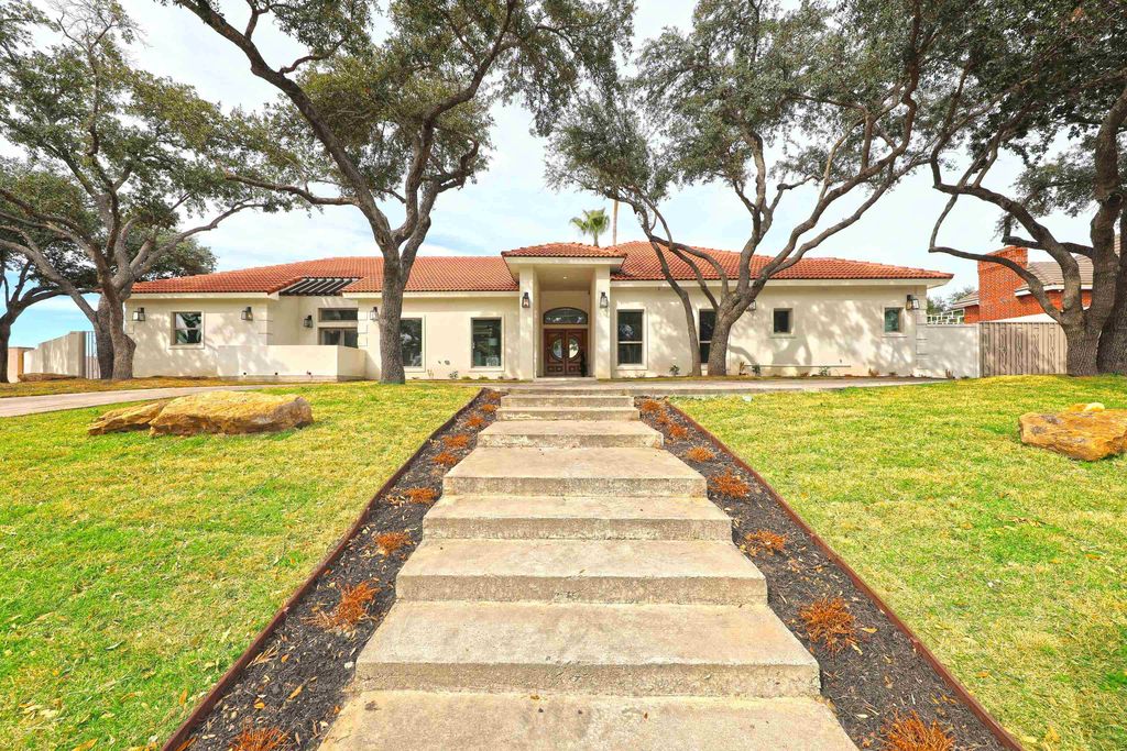 102 Sunset Dr, Laredo, TX 78041 | MLS# 20240470 | Trulia