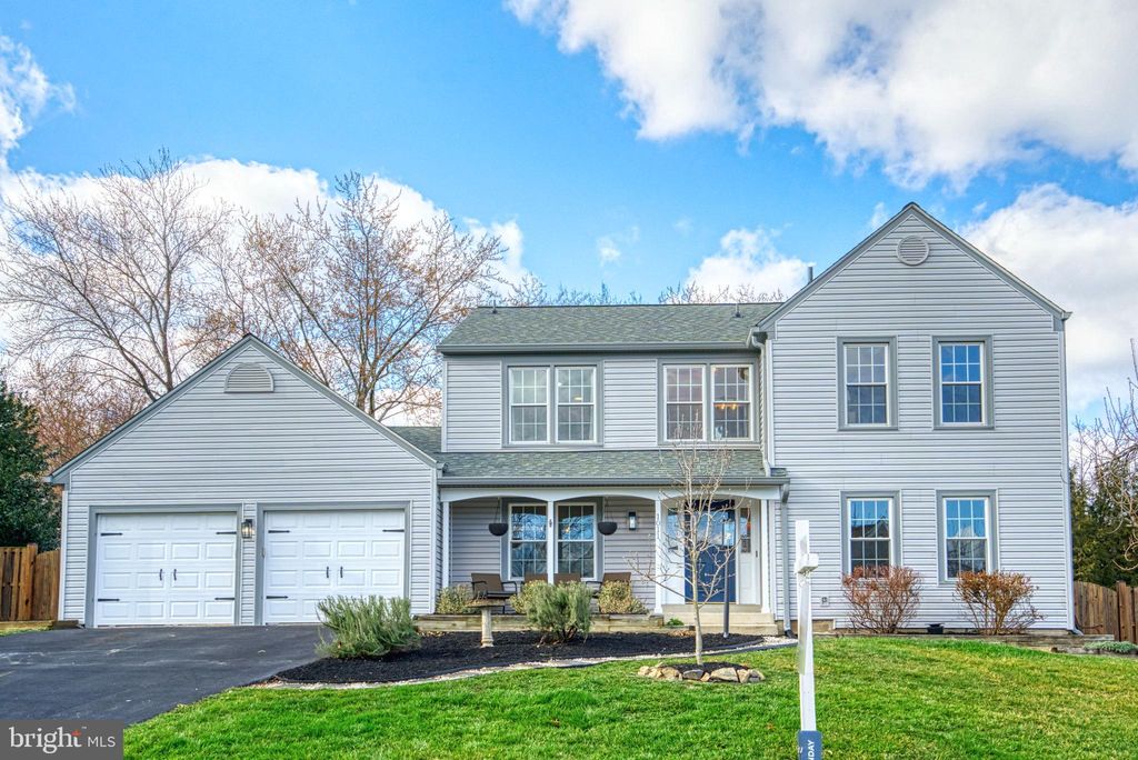 1011 Page Ct, Herndon, VA 20170 - See Est. Value, Schools & More