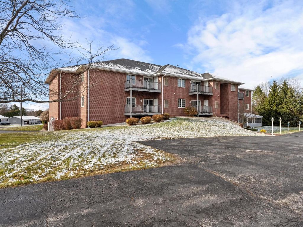 1218 Dewey St #15, Manitowoc, WI 54220 - See Est. Value, Schools & More