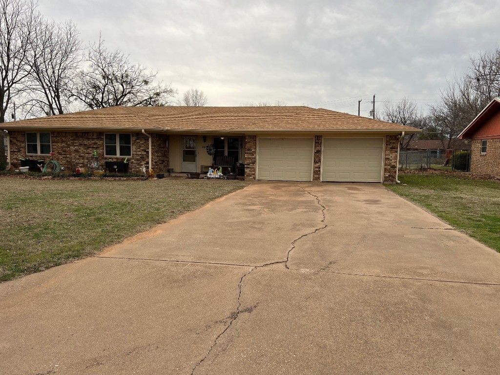 1007 W Gray St, Olney, TX 76374 - See Est. Value, Schools & More