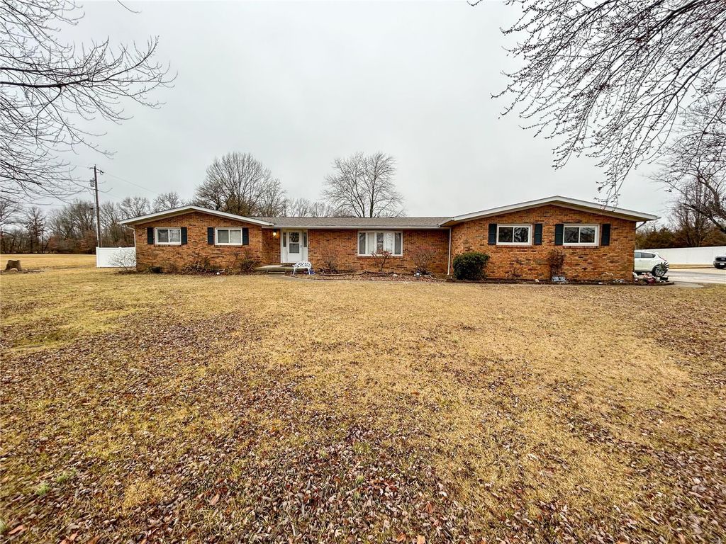 5 Agape Ln, Centralia, IL 62801 - See Est. Value, Schools & More