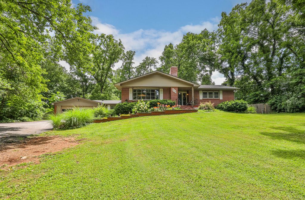 210 W Nottingham Lane, Springfield, MO 65810 - See Est. Value, Schools ...