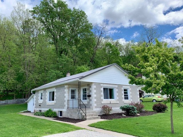 1000 River St, Decorah, IA 52101 - See Est. Value, Schools & More