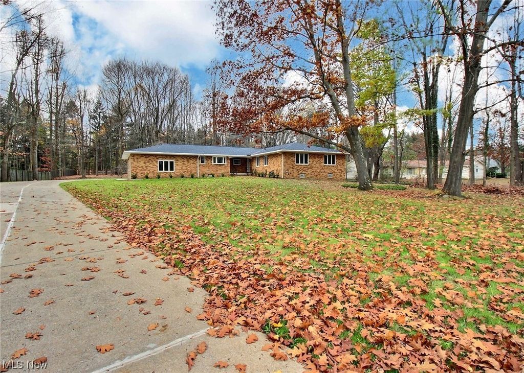 4240 Som Center Rd, Moreland Hills, OH 44022 - See Est. Value, Schools ...