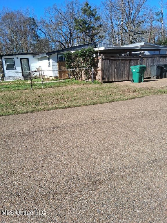 273 W Lake Dockery Dr, Byram, MS 39272 | MLS# 4135949 - Trulia | Trulia