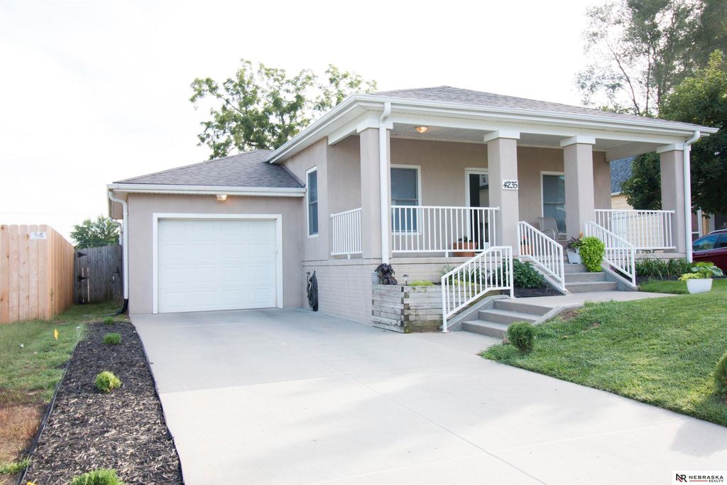 4235 Grant St, Omaha, NE 68111 - See Est. Value, Schools & More