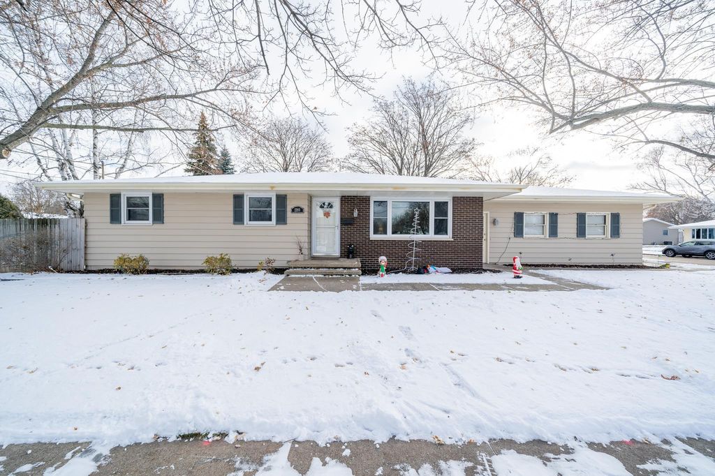 2203 E College Ave, Appleton, WI 54915 | Trulia