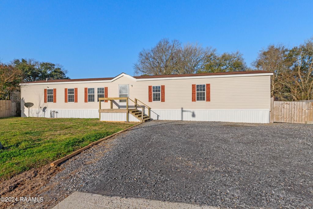 202 Blanco Dr, Youngsville, LA 70592 - See Est. Value, Schools & More
