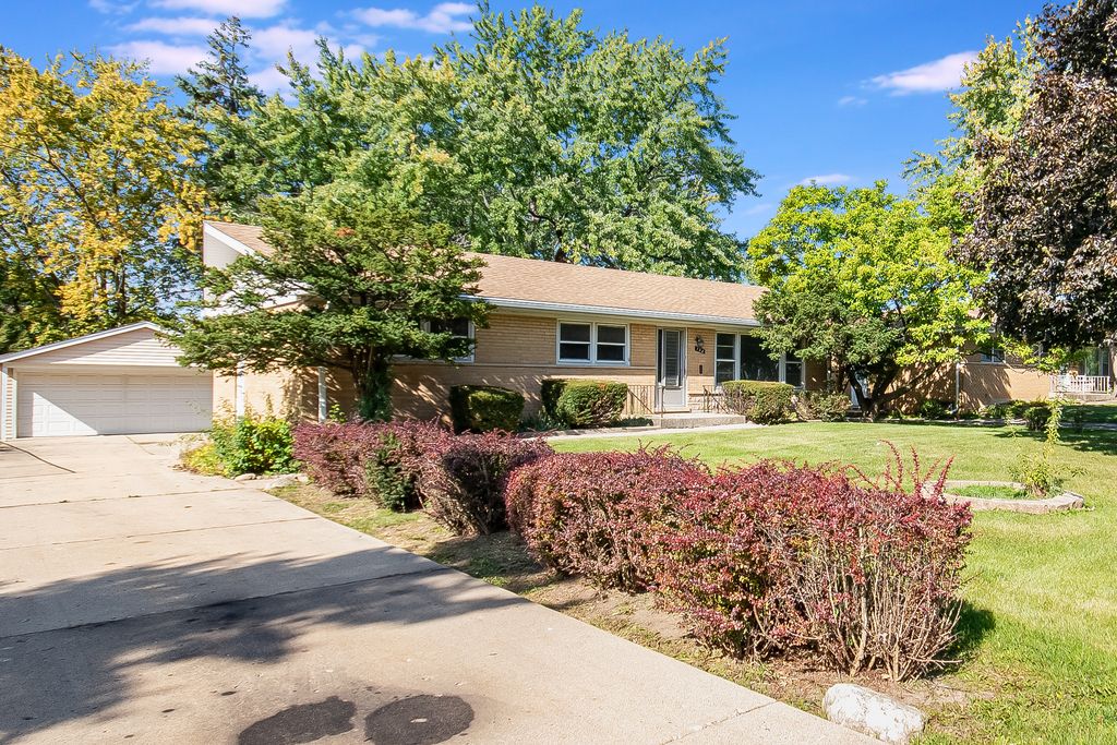 138 Glen Ellyn Rd, Bloomingdale, IL 60108 - See Est. Value, Schools & More