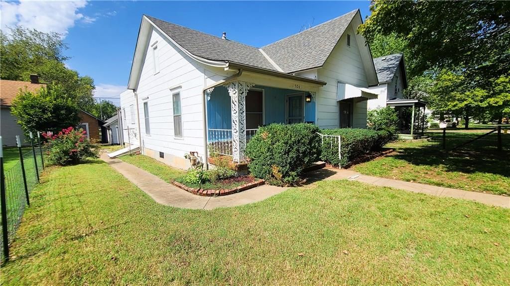506 S Lowman St, Fort Scott, KS 66701 - See Est. Value, Schools & More