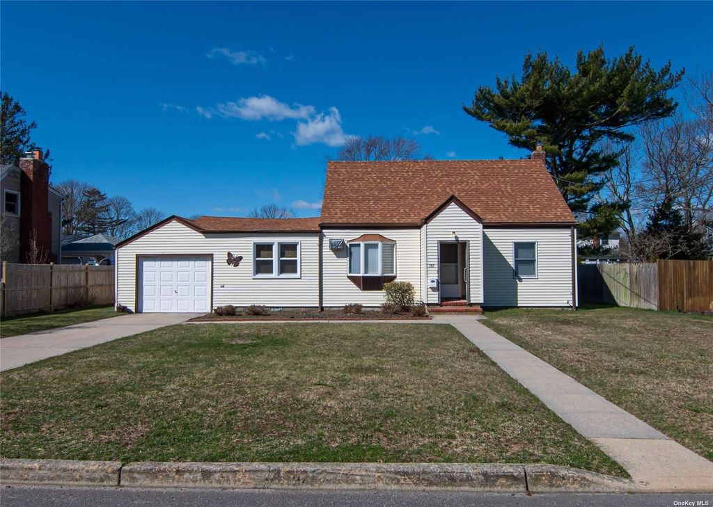 138 Roe Avenue, East Patchogue, NY 11772 | Trulia