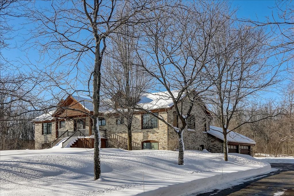 205 Sunset Ln, Cedarburg, WI 53012 - See Est. Value, Schools & More
