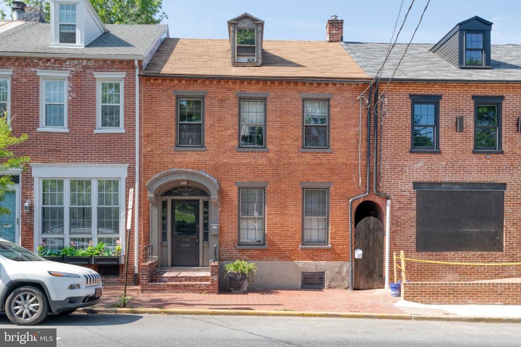 249 E Chestnut St, Lancaster, PA 17602 - See Est. Value, Schools & More