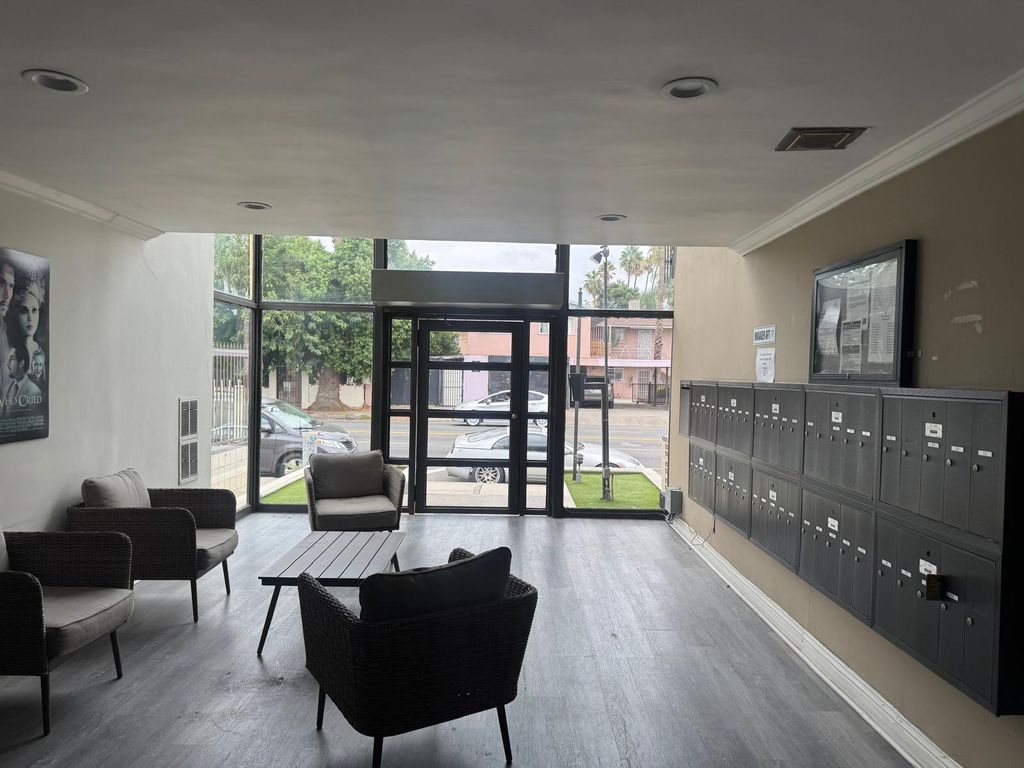 6245 Kester Ave #4c1626628, Van Nuys, CA 91411 - See Est. Value ...