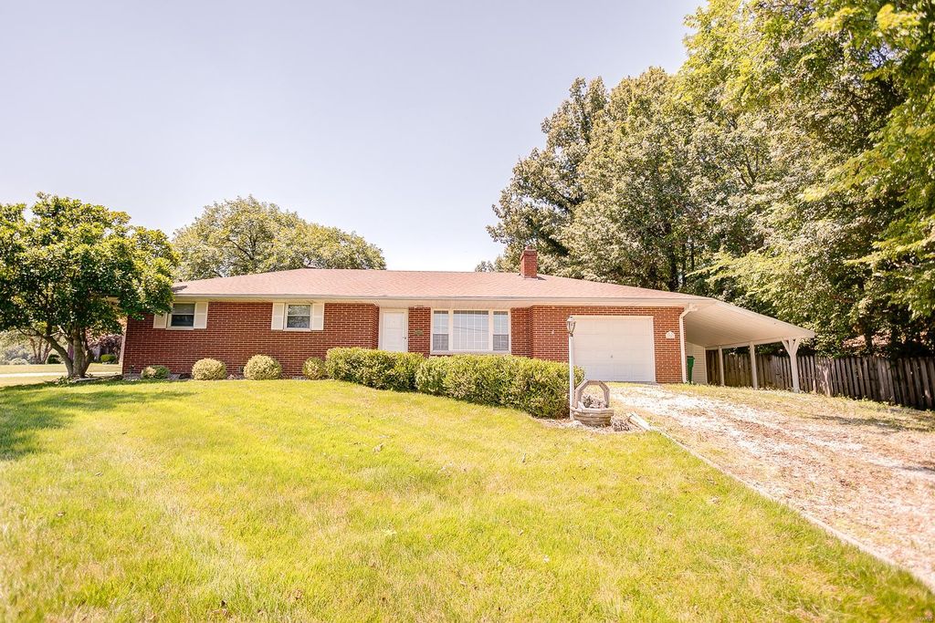 1247 N County Rd, Mascoutah, IL 62258 - See Est. Value, Schools & More