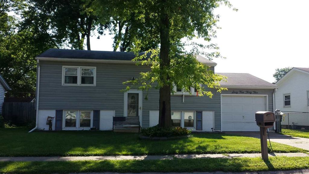 6435 Cedar St, Davenport, IA 52806 - See Est. Value, Schools & More