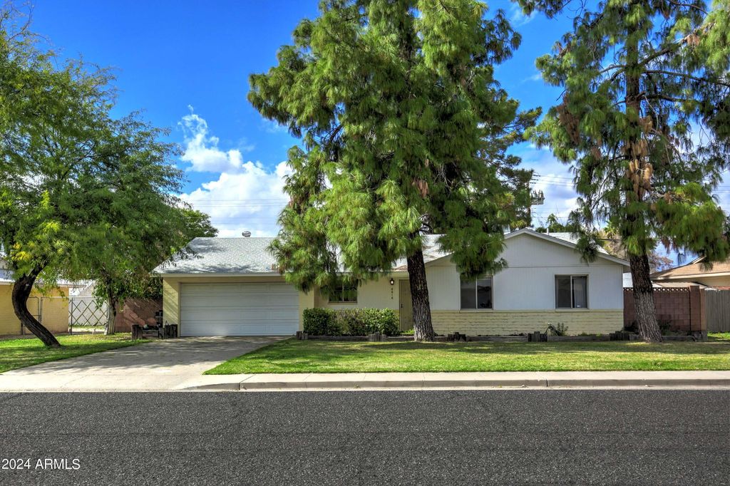 8616 N 33rd Ave, Phoenix, AZ 85051 - See Est. Value, Schools & More