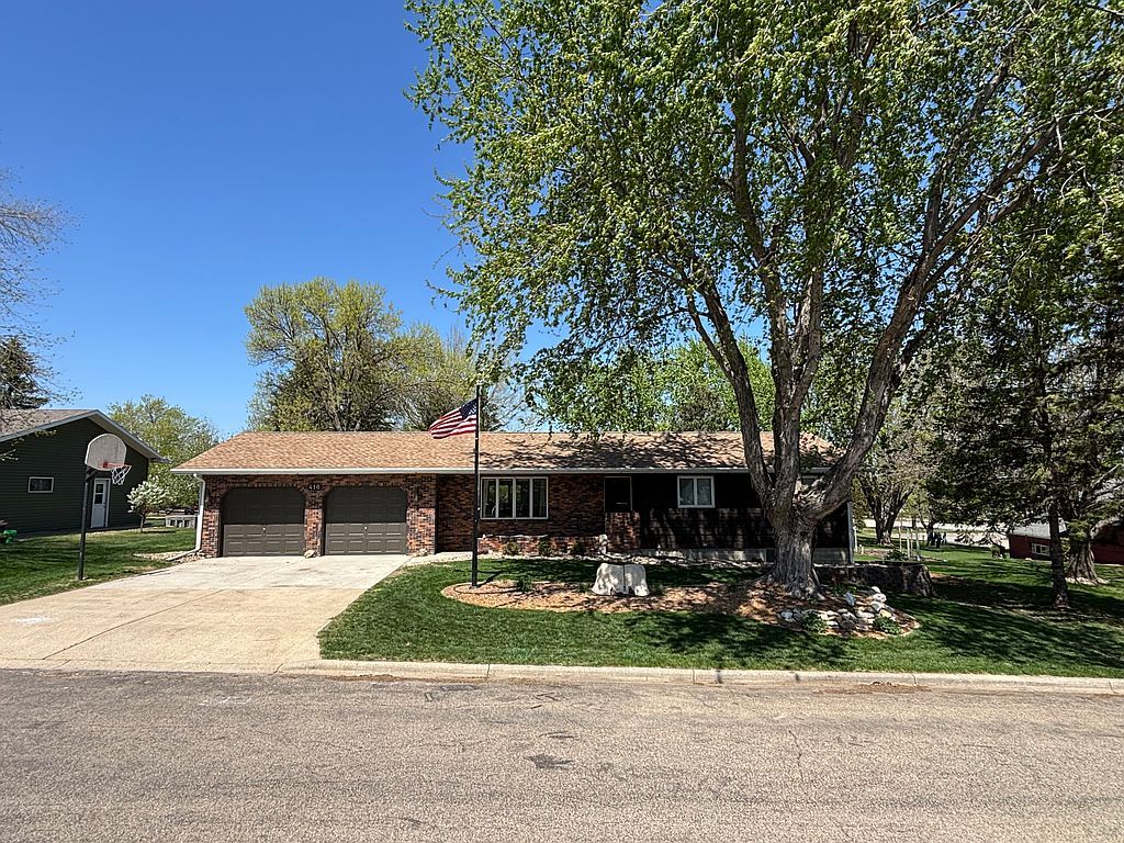 416 11th St W, Clear Lake, SD 57226 - See Est. Value, Schools & More