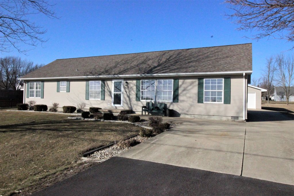 605 E Main St, Ashkum, IL 60911 | Trulia