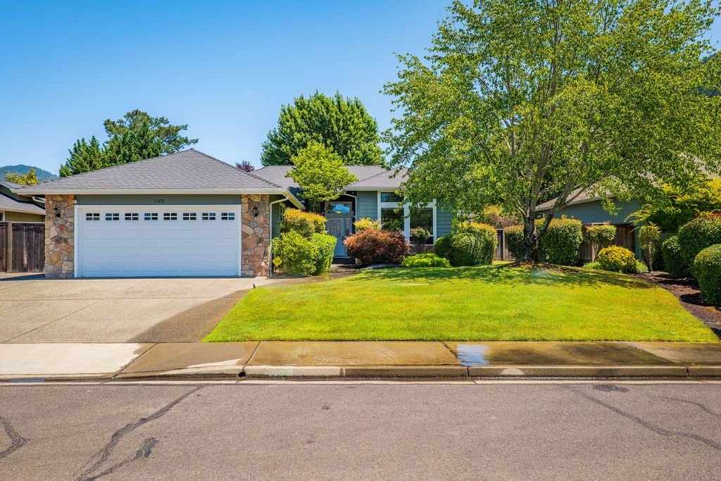1185 SE Casey Pl, Grants Pass, OR 97526 - See Est. Value, Schools & More