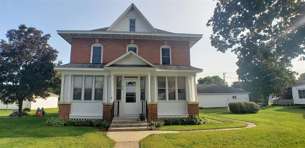 605 Main St, Elgin, IA 52141 - See Est. Value, Schools & More