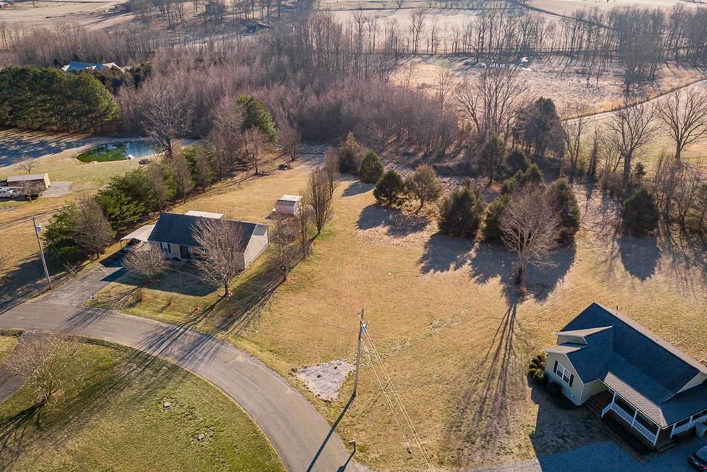 457 W Wood Dr, Sparta, TN 38583 - See Est. Value, Schools & More