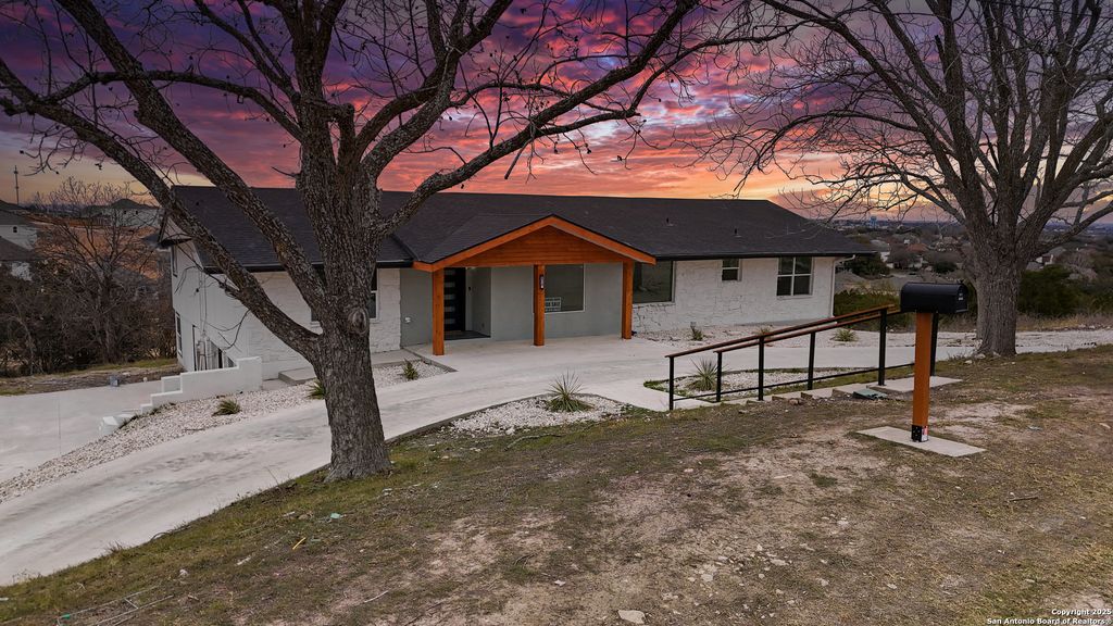 6715 E QUEENS CROWN ST, San Antonio, TX 78233 - See Est. Value, Schools ...