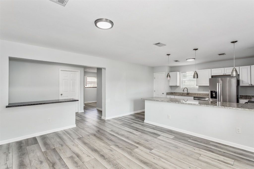 704 Massachusetts Ave, Pensacola, FL 32505 - See Est. Value, Schools & More