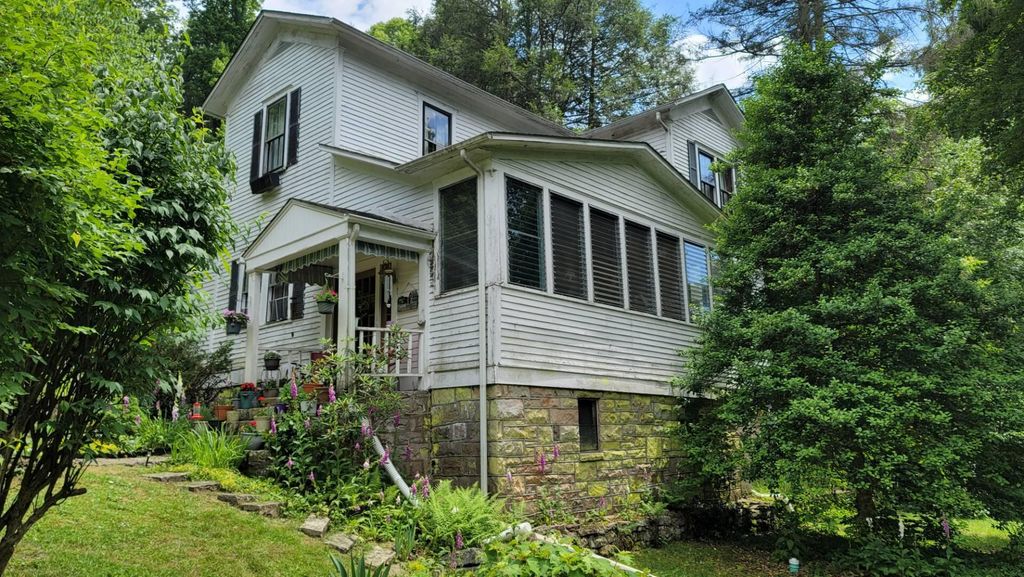 52 Garvey Manor Ln, Lookout, WV 25868 - See Est. Value, Schools & More