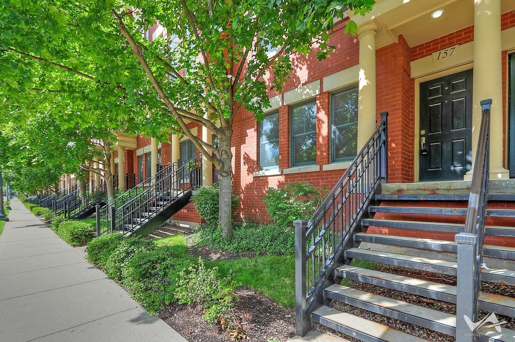 157 S Grove Ave, Elgin, IL 60120 - See Est. Value, Schools & More