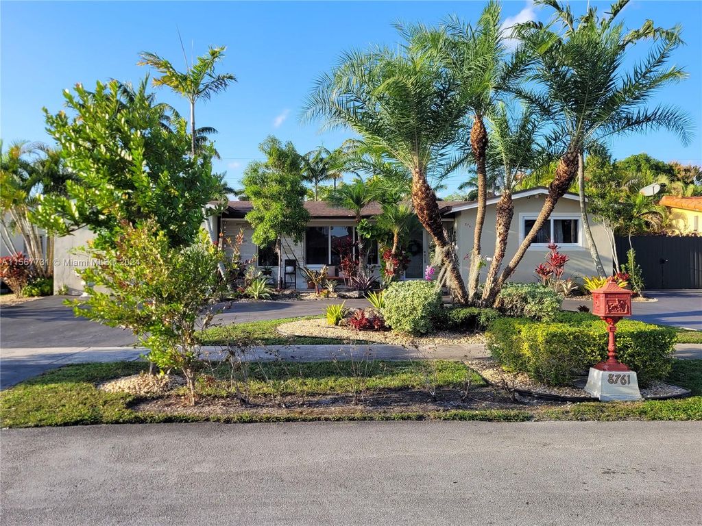 8761 SW 49th St, Miami, FL 33165 - See Est. Value, Schools & More