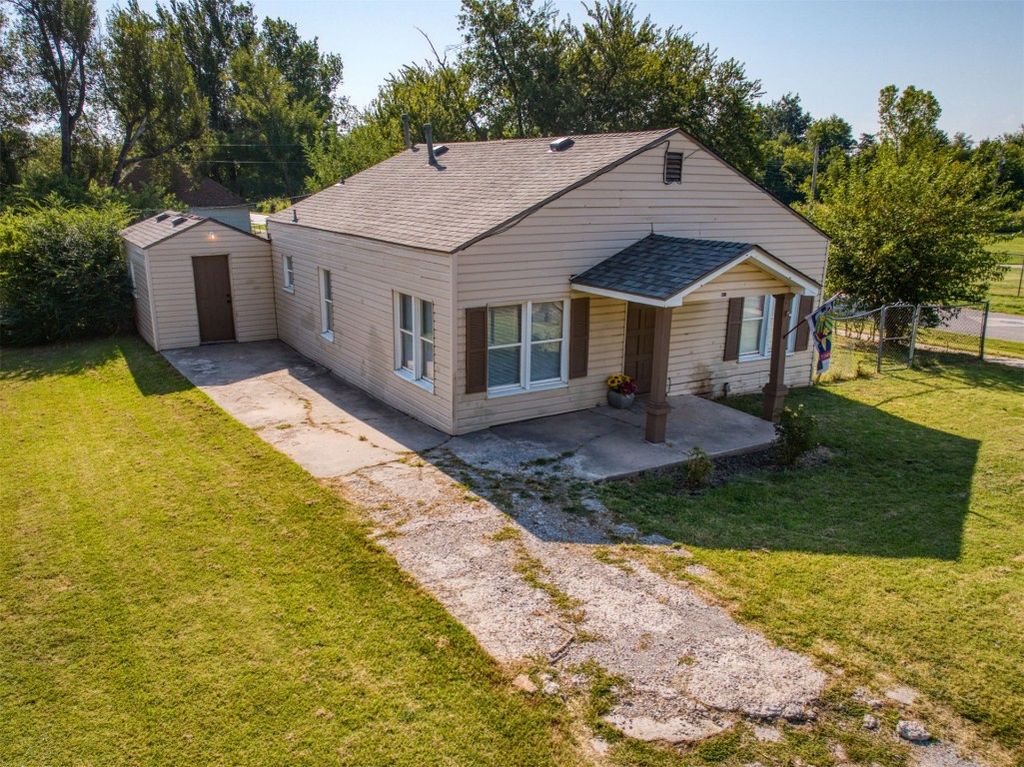 821 S Roberts Ave, El Reno, OK 73036 - See Est. Value, Schools & More