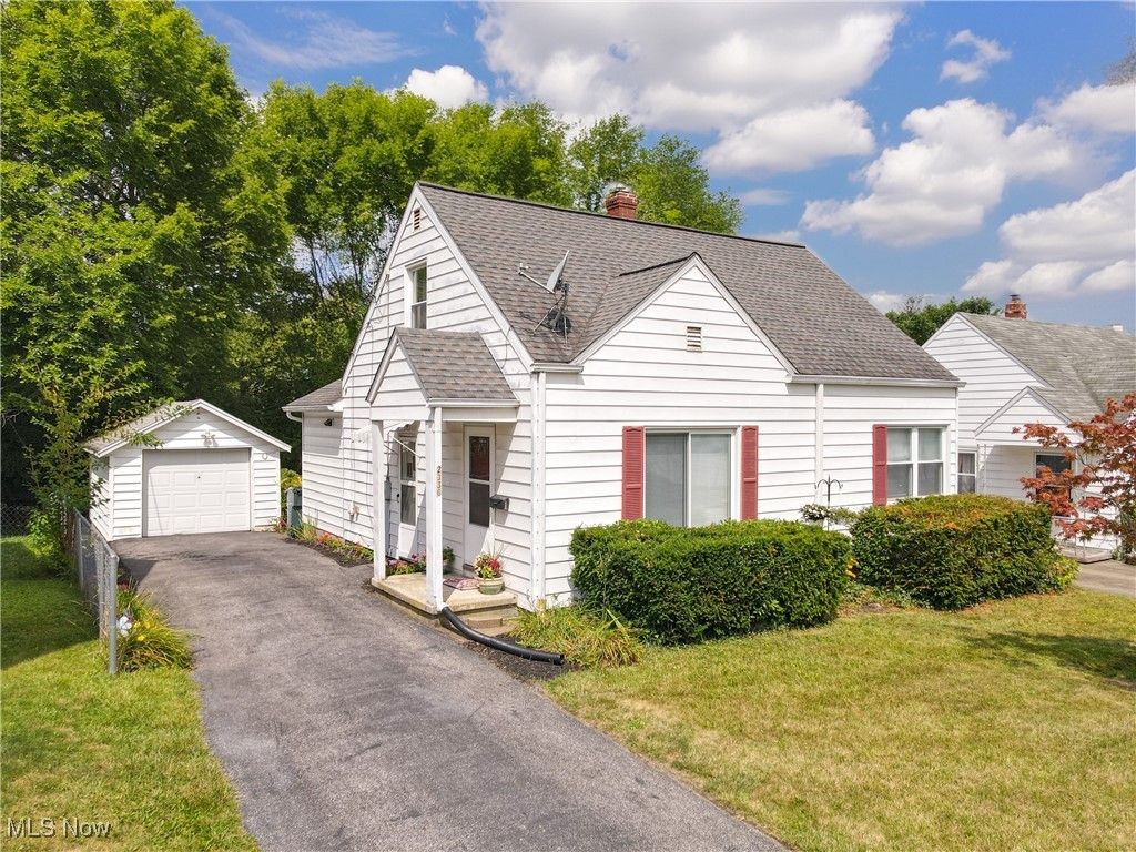 2336 25th St, Cuyahoga Falls, OH 44223 - See Est. Value, Schools & More