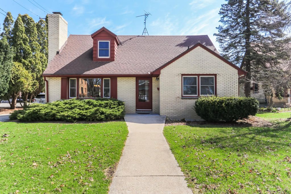 11 S Church St, Elkhorn, WI 53121 | Trulia 11 S Church St, Elkhorn, WI 53121 | Trulia