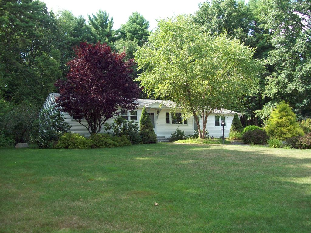 7 Stoney Ln, Hudson, NH 03051 - See Est. Value, Schools & More