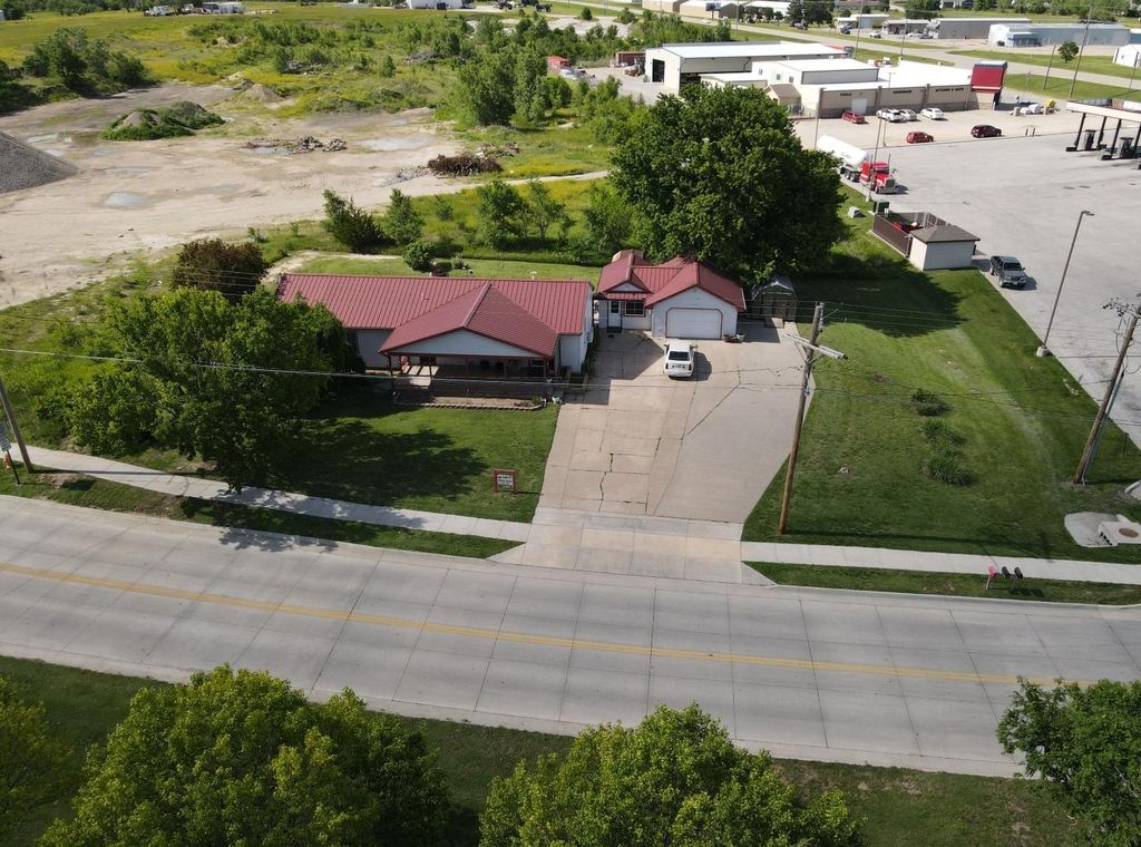 1317 E Main St, Beloit, KS 67420 | Trulia