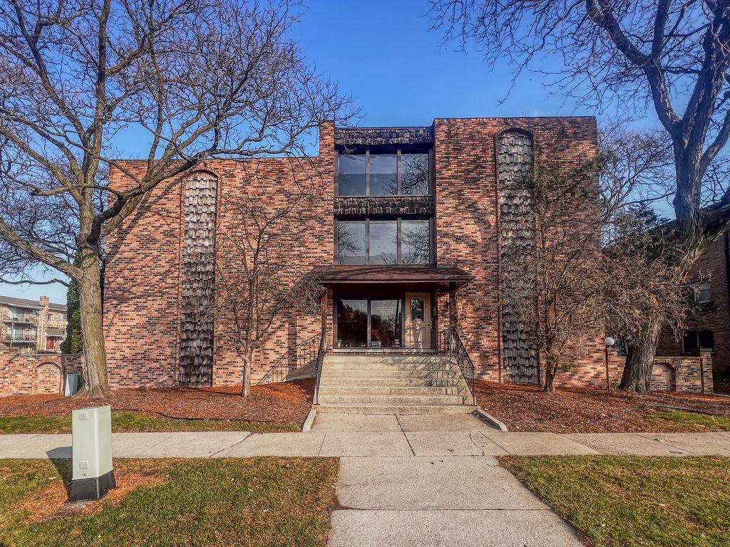 17745 Rosewood Dr #2C, Lansing, IL 60438 - See Est. Value, Schools & More