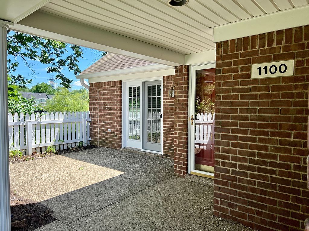 1100 Fox Glen Way, Lyndon, KY 40242 - See Est. Value, Schools & More