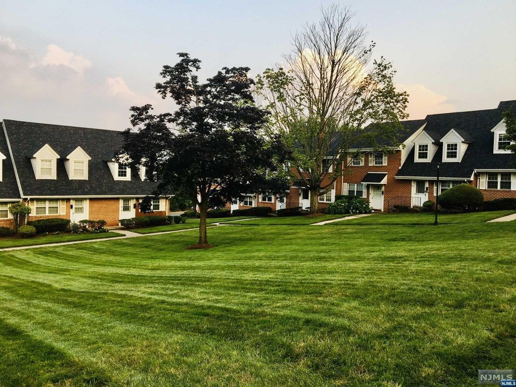 150 Parkview Dr, Teaneck, NJ 07666 - See Est. Value, Schools & More