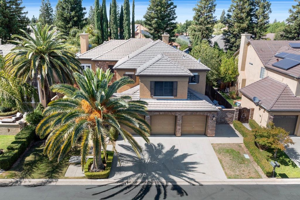 10364 N Sinclair Cir, Fresno, CA 93730 - See Est. Value, Schools & More