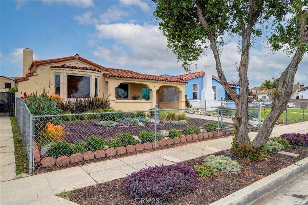 10434 S Denker Ave, Los Angeles, CA 90047 - See Est. Value, Schools & More