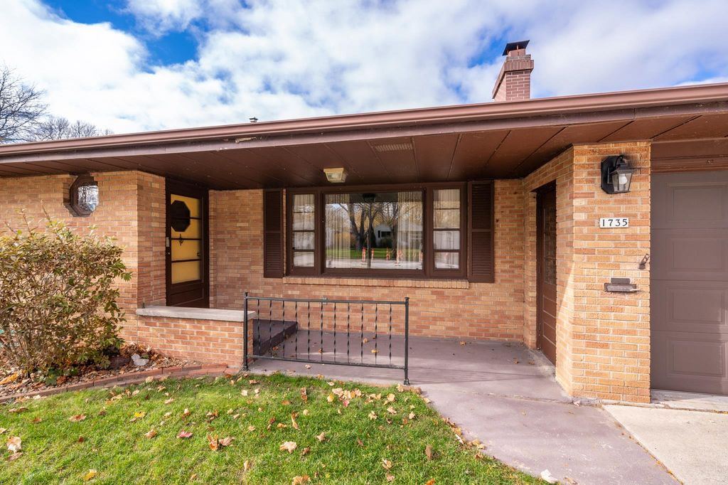 1735 Doemel St, Oshkosh, WI 54901 - See Est. Value, Schools & More 1735 Doemel St, Oshkosh, WI 54901 - See Est. Value, Schools & More