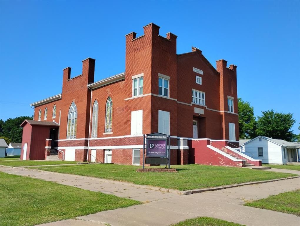 502 E 6th St, Coffeyville, KS 67337 - See Est. Value, Schools & More