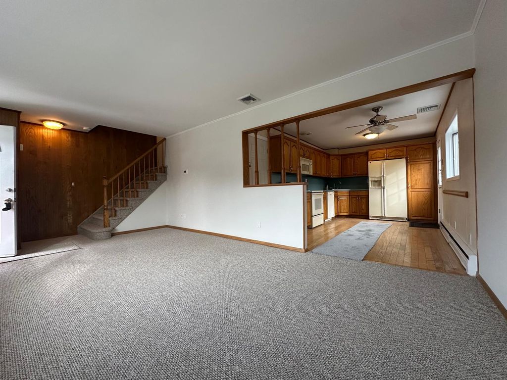 519 Cadman Ave, Babylon, NY 11702 - See Est. Value, Schools & More