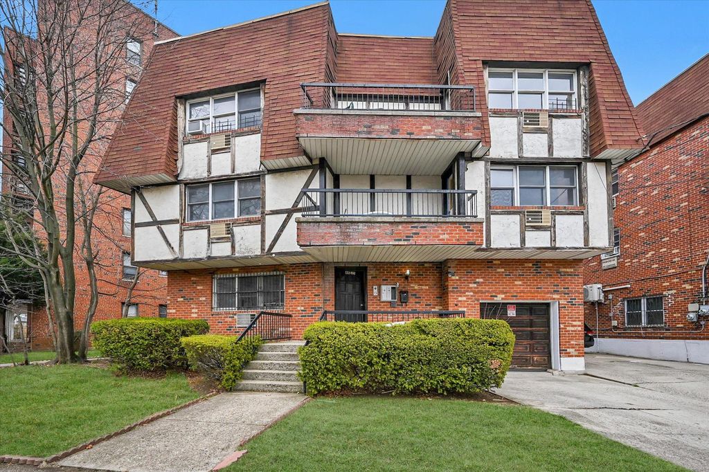 86-25 AVA PLACE, Jamaica, NY 11432 - See Est. Value, Schools & More