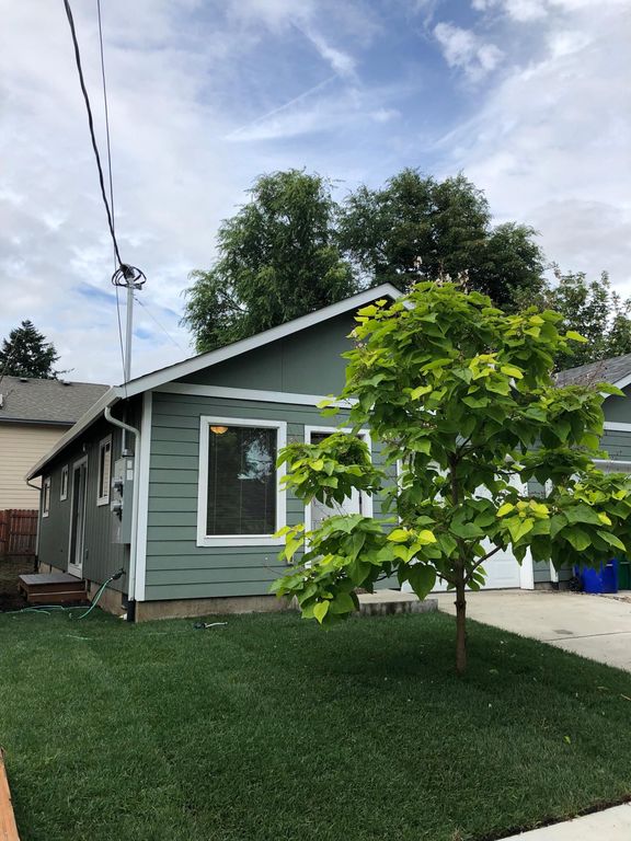 13637 SE Center St, Portland, OR 97236 - See Est. Value, Schools & More