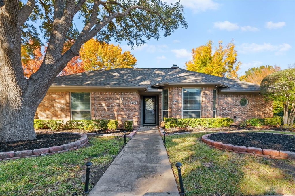 1209 Medford Dr, Bedford, TX 76021 - See Est. Value, Schools & More