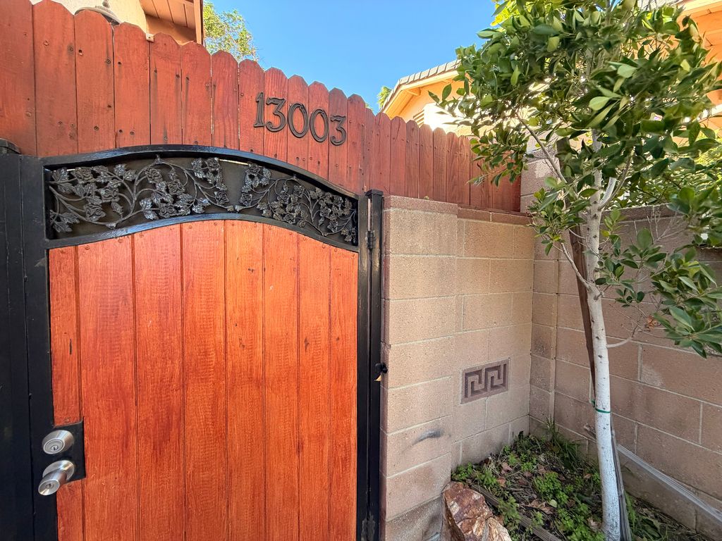 13003 N Cranston Ave, Sylmar, CA 91342 | Trulia