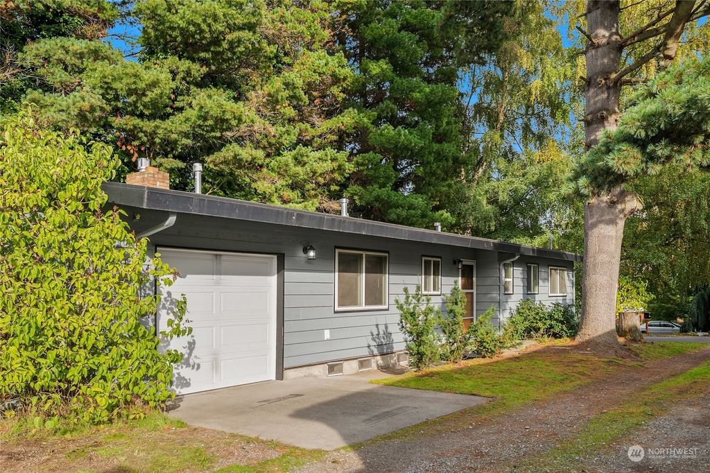 11817 10th Avenue S, Seattle, WA 98168 - See Est. Value, Schools & More