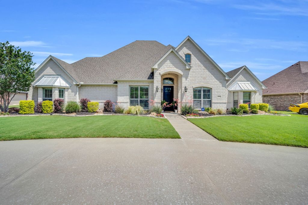 668 Brookcrest Ct, Waxahachie, TX 75165 - See Est. Value, Schools & More